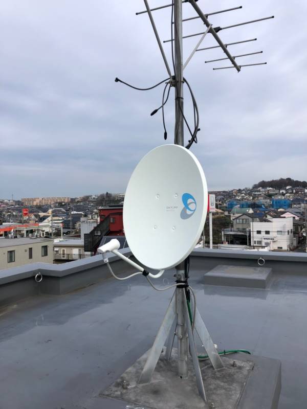 横浜市旭区今宿東町｜集合住宅屋上にて「60cmBSアンテナ交換工事」 - あさひアンテナ